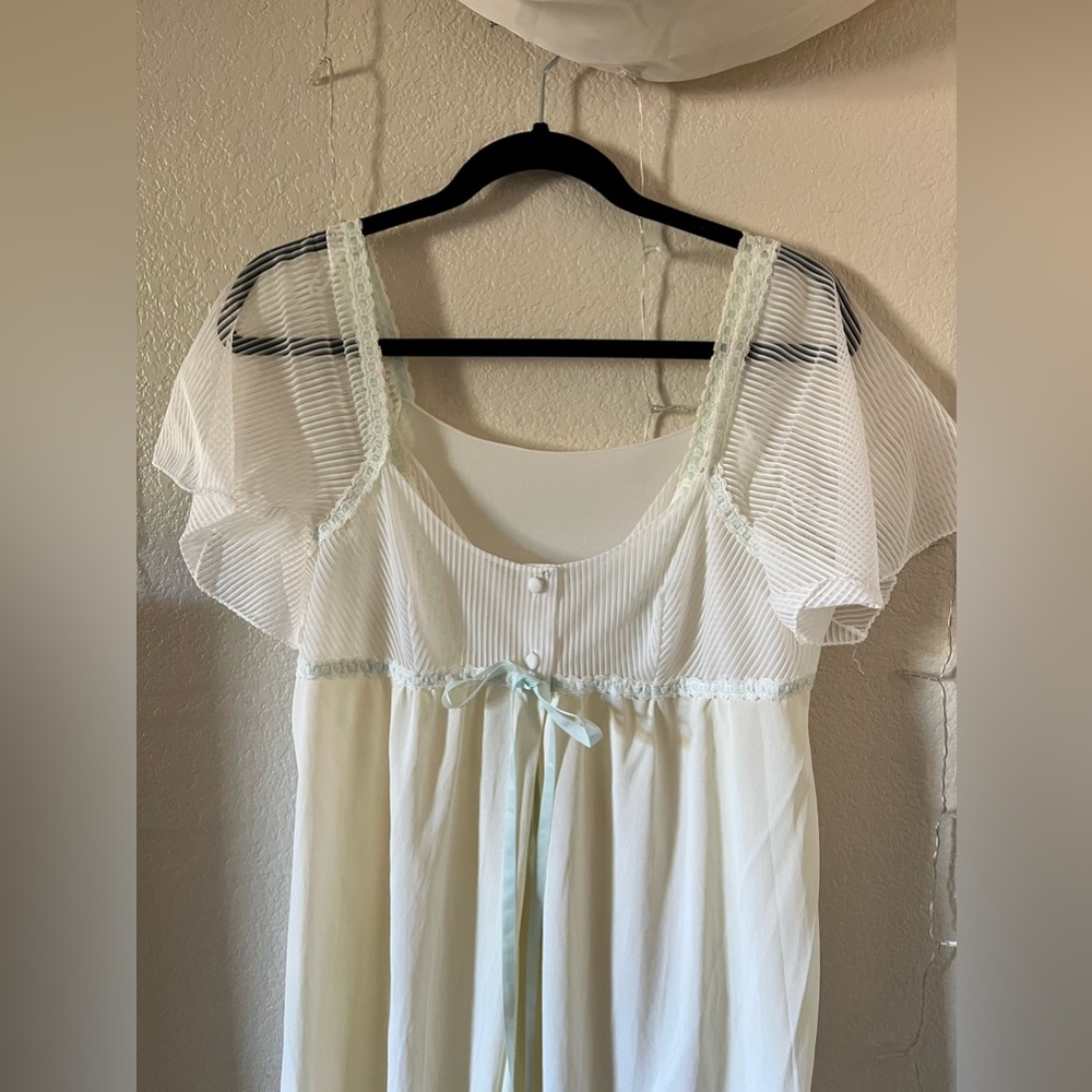 1960s Goddard Artemis Cream Peignoir Set - Gem